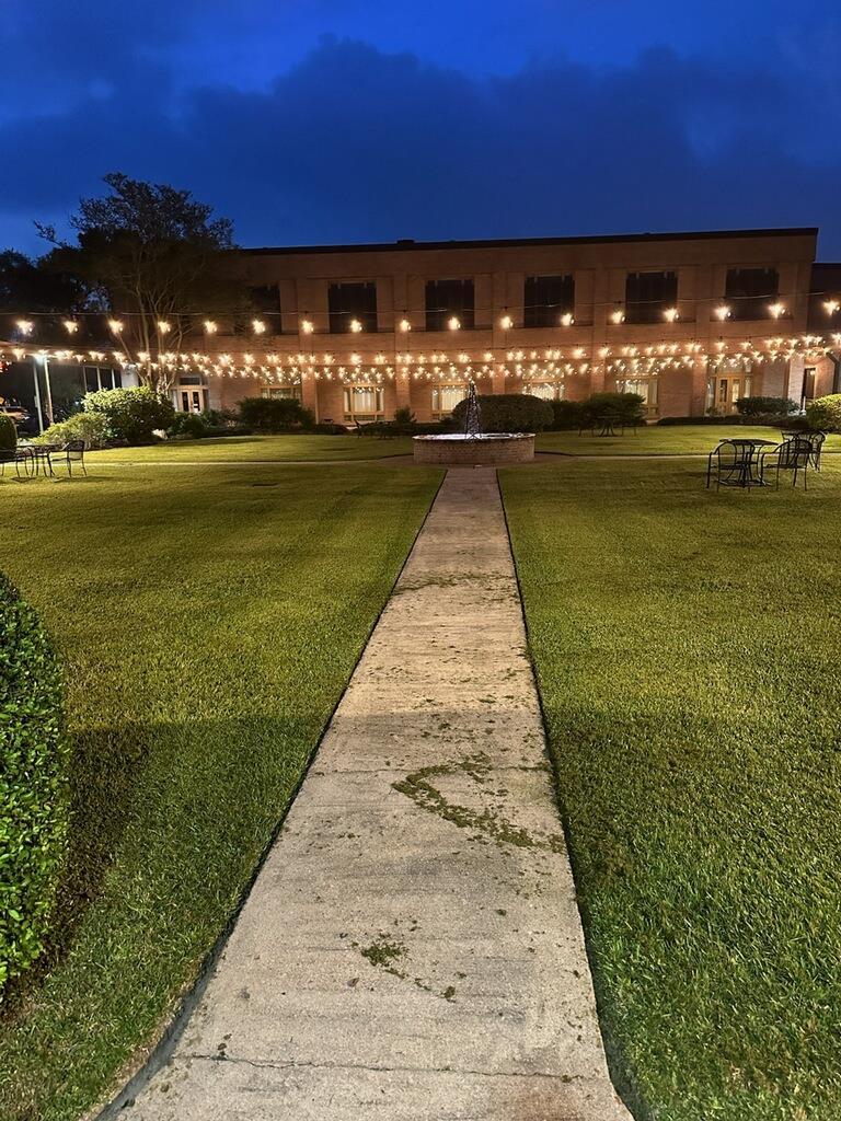 Courtyard Gallery - Petroleum Club of Lafayette